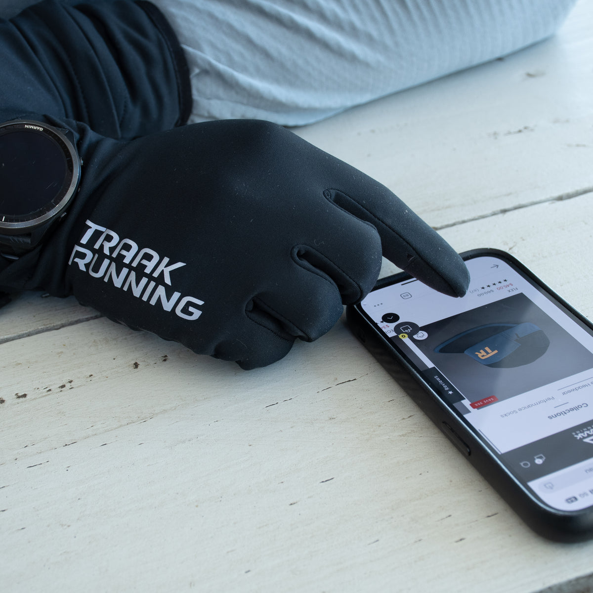 RUNNING GLOVES with watch window – Traakrunning